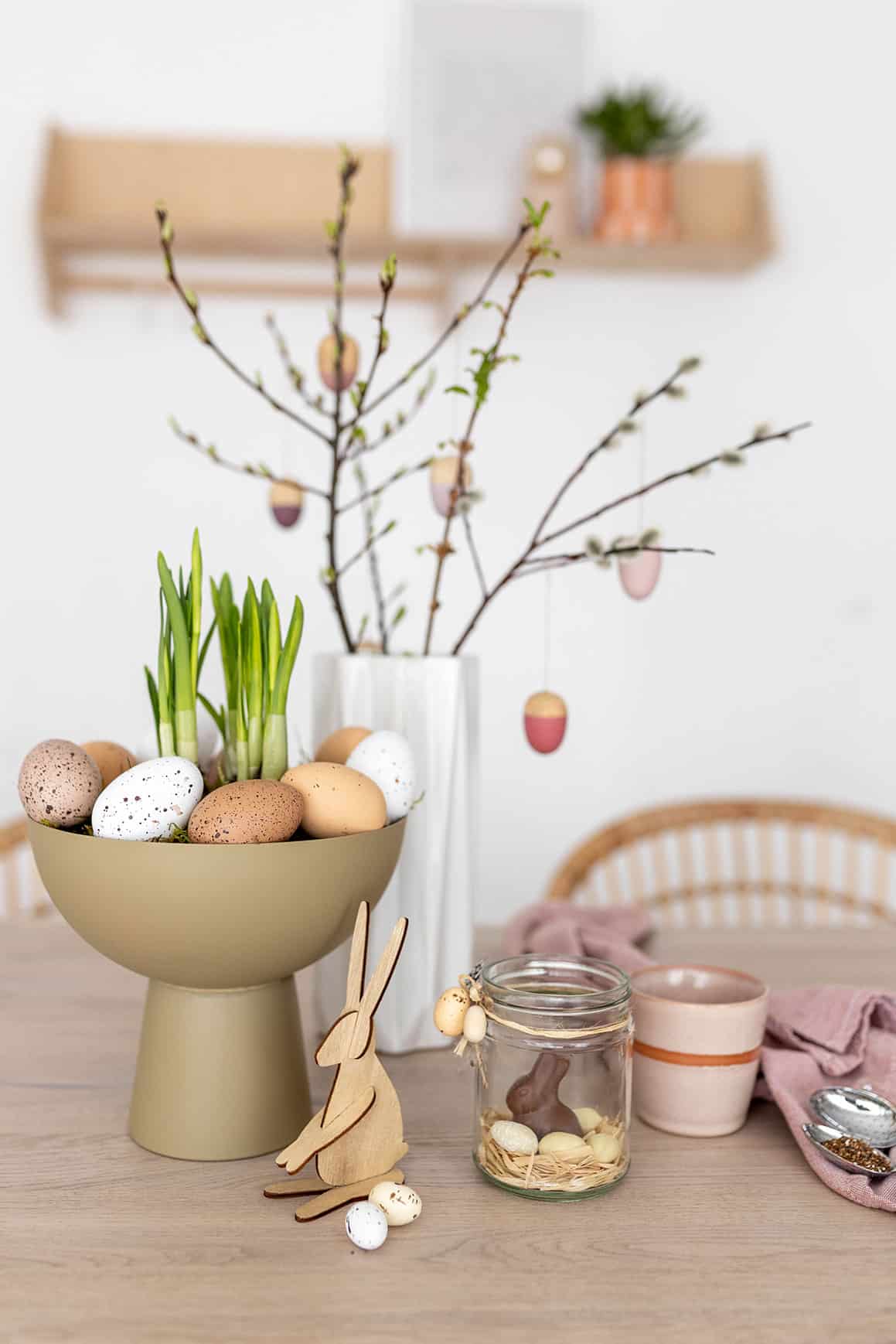Tischdeko zu Ostern – Zarte Naturtöne und Bastelideen
